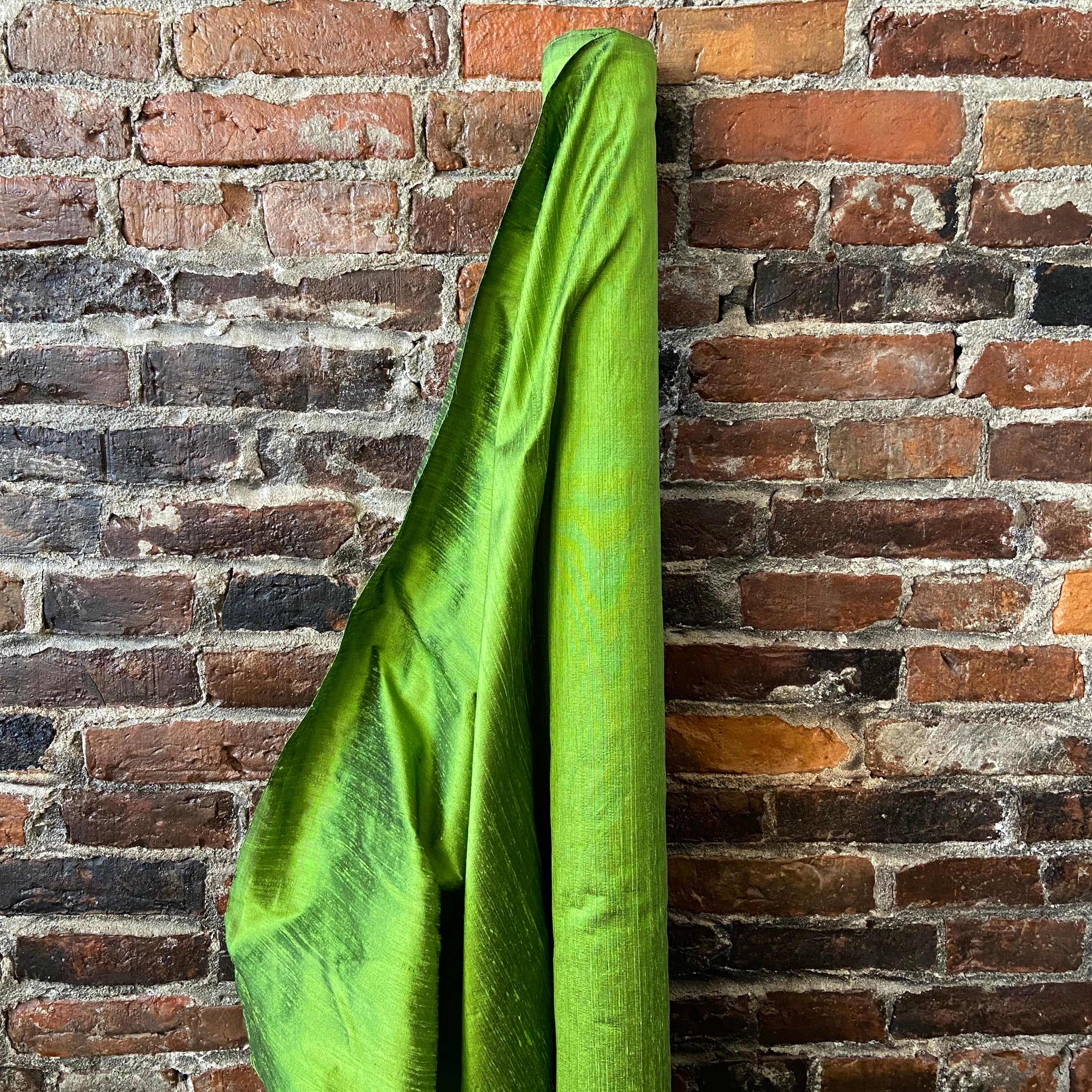 Shoreline Silk in Grass - 44"/45" Wide – Fiddlehead Artisan Supply